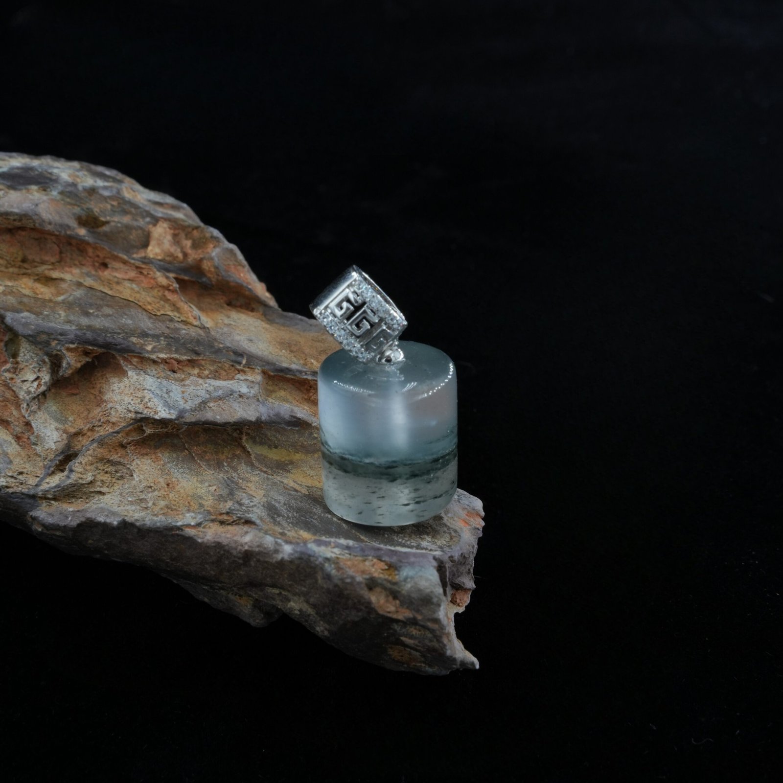 Cylindrical Natural Stone Pendant – Vanying